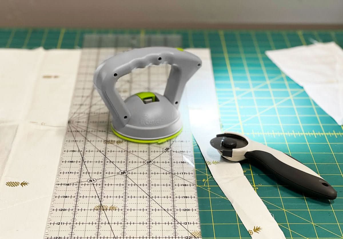 CutterPillar Clamp Light – Bright LED for Quilting Rulers
